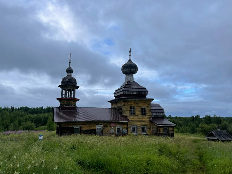 Şapel, haç anıtı Chapel of the Monk Alexis, the Man of God, Arhangelskaya oblastı, foto