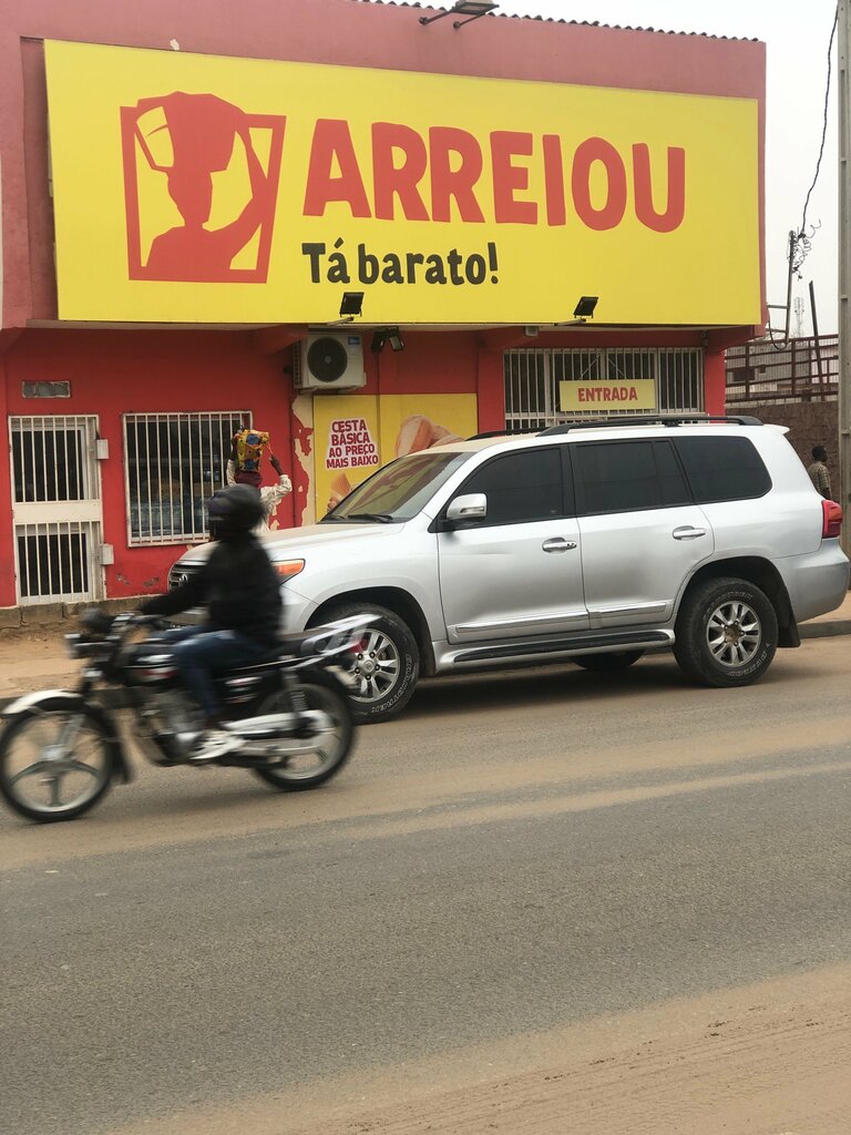 Süpermarket Arreiou Sanzala, Loanda, foto