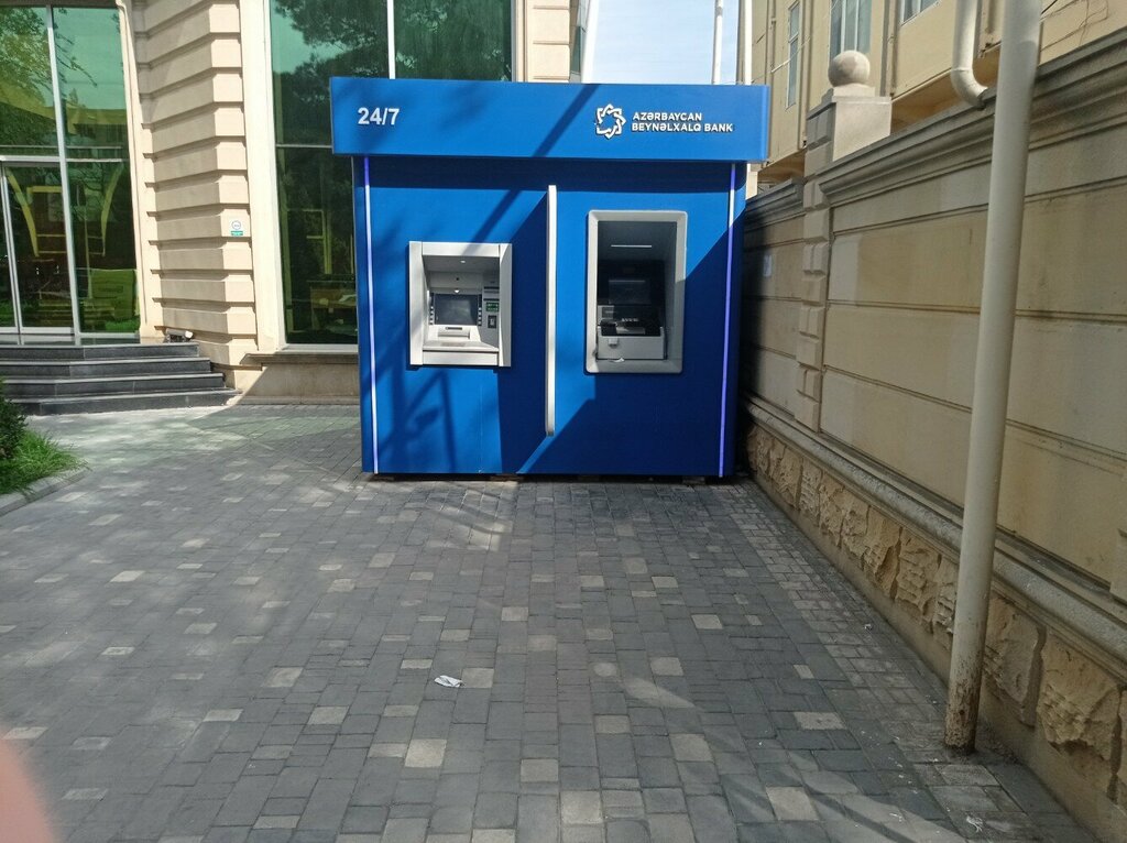 ATM'ler Azərbaycan Beynəlxalq Bankı, Bakü, foto