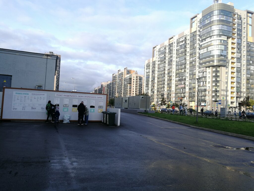 Ayrı çöp toplama noktası Пункт раздельного сбора отходов, Saint‑Petersburg, foto