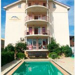 Альпийский двор (ulitsa Tolmazova No:56), konuk evi  Anapa'dan