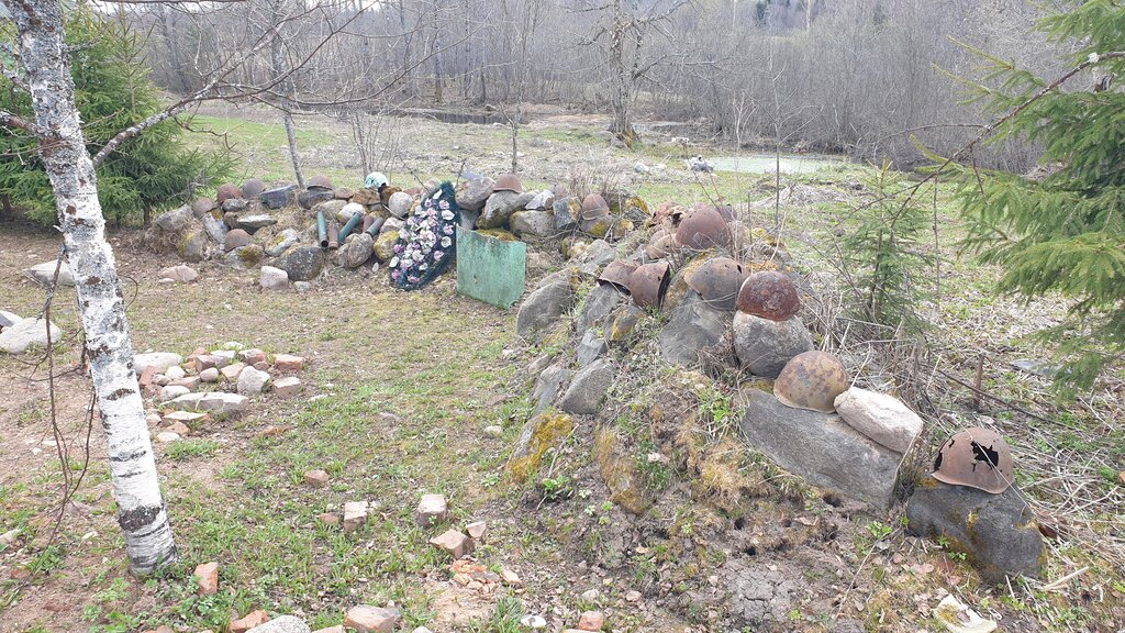 Anıt, heykel Советскому солдату, Novgorodskaya oblastı, foto