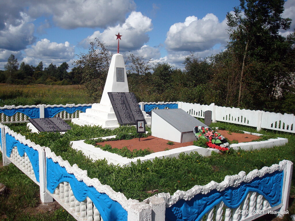 Anıt, heykel Братская могила, Vitebskaya oblastı, foto