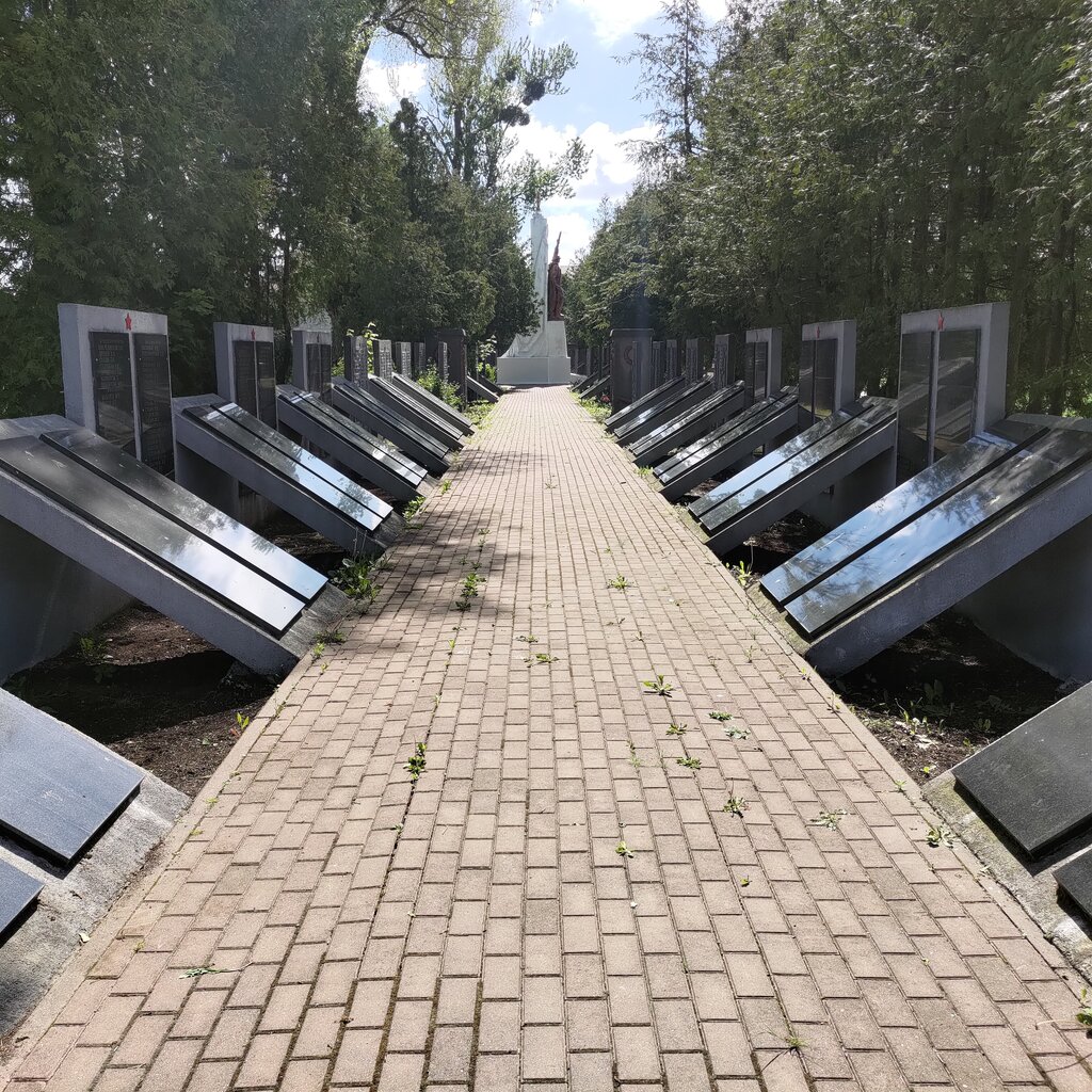Anıt, heykel Братская могила советских воинов, Bagrationovsk, foto