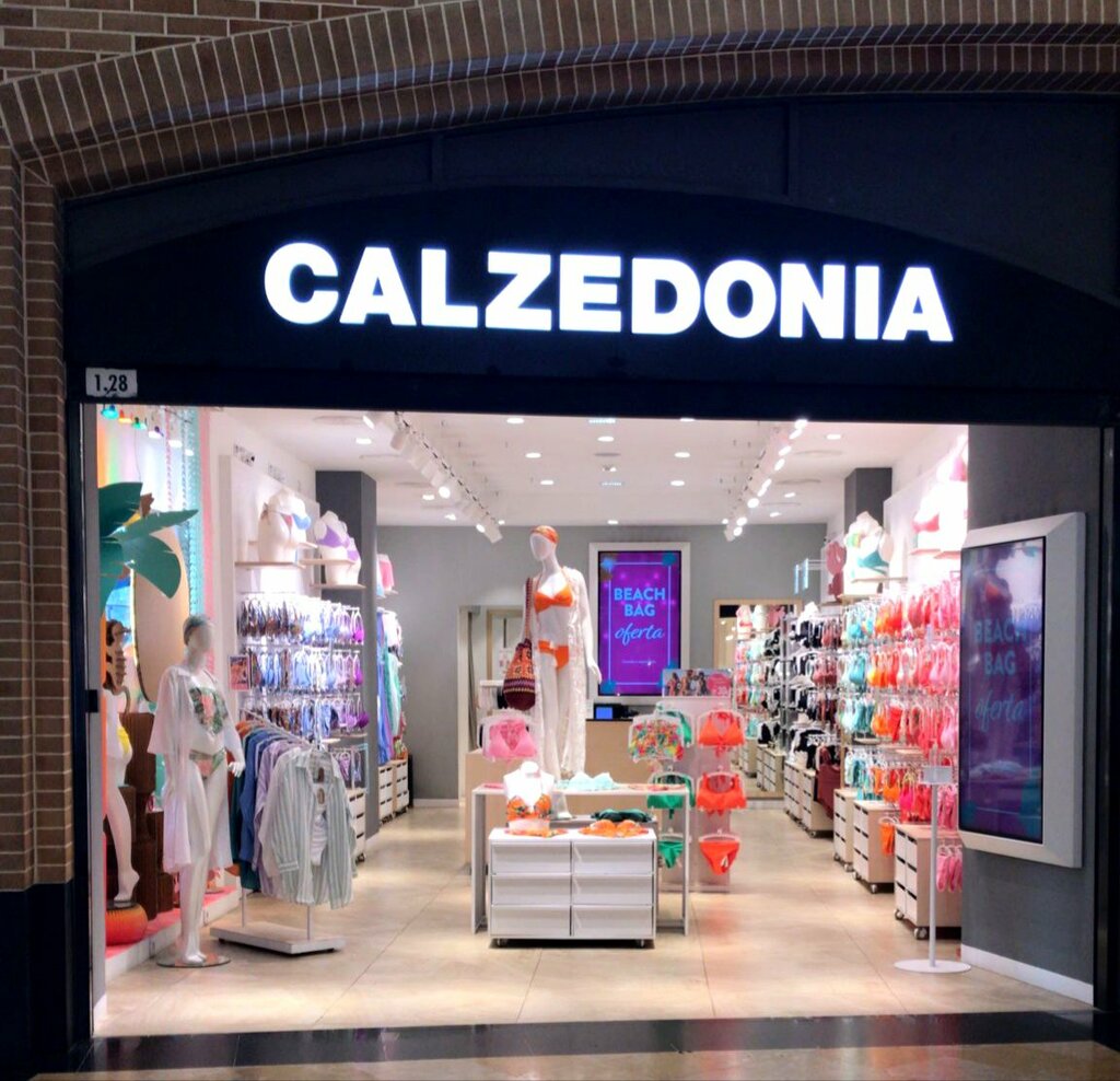Giyim mağazası Calzedonia, Almada, foto