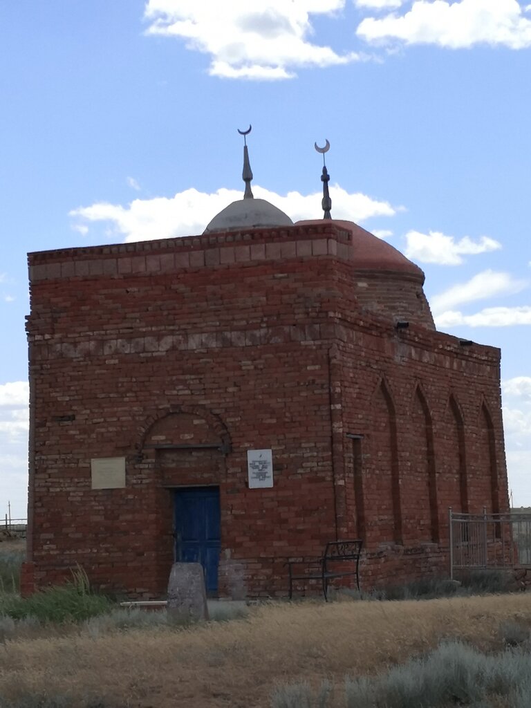 Turistik yerler Satybaldy Ishan Mausoleum, Kostanay eyaleti, foto
