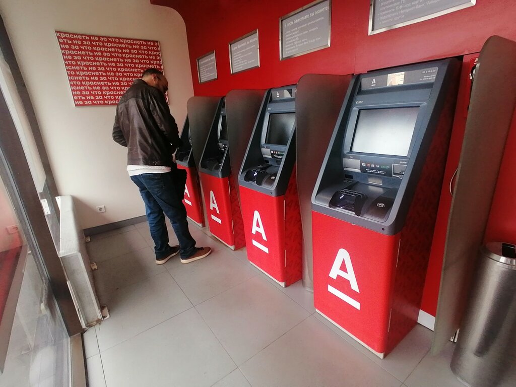 ATM'ler Alfa-Bank, Moskova, foto
