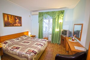 Bounty (1-y proyezd No:3, Anapa), otel  Anapa'dan