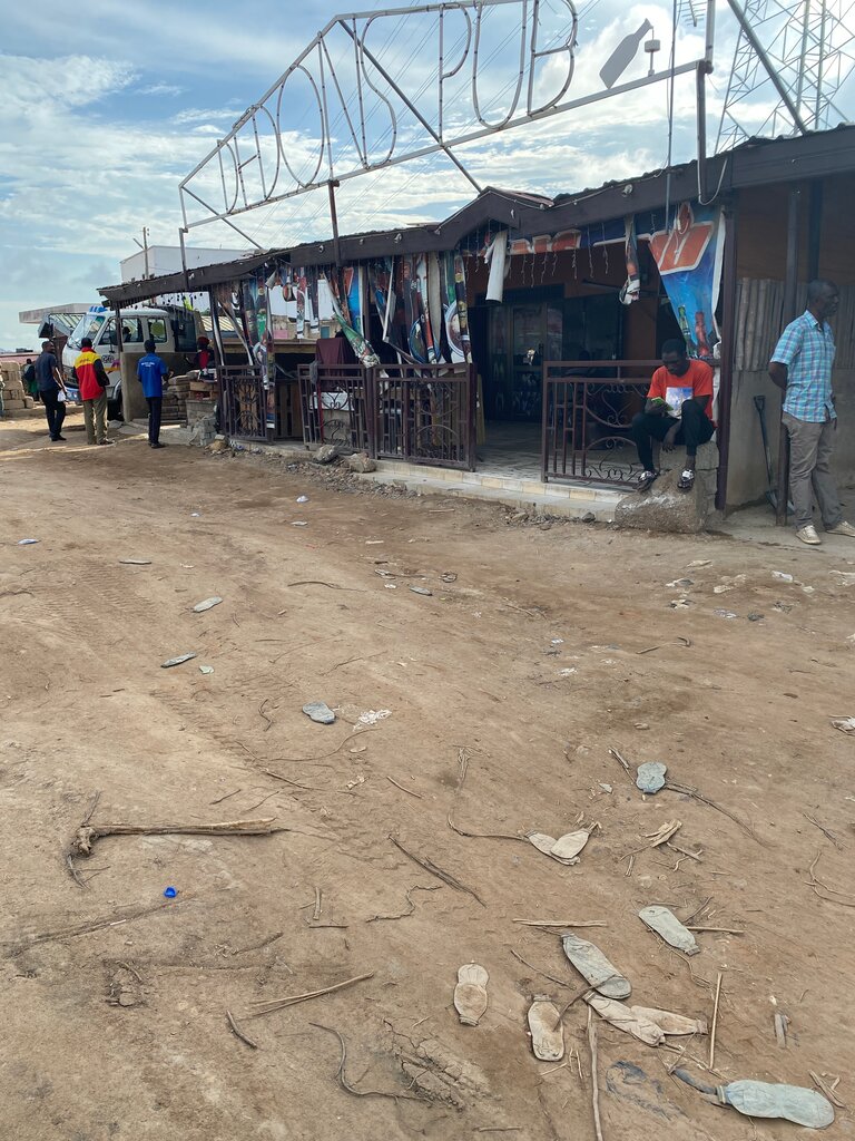 Tuvalet Explosion pub, Akra, foto