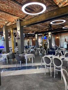 Midiynaya (Astrakhanskaya ulitsa No:102к4), restoran  Saratov'dan