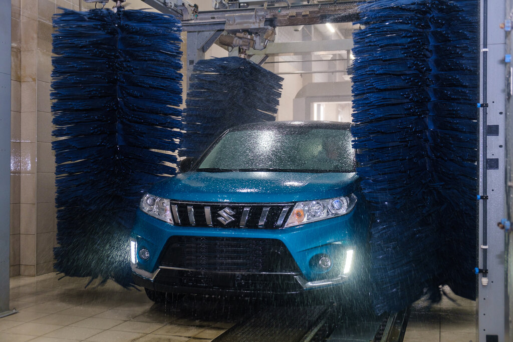 Oto yıkama Avtomaticheskaya konvejernaya mojka, Çeliabinsk, foto