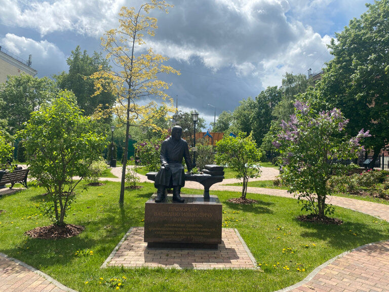 Anıt, heykel Monument to Vasily Ivanovich Prokhorov, Moskova, foto