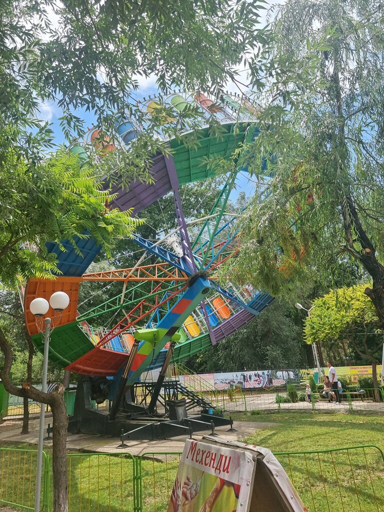 Kültür ve eğlence parkları Rıskulov Merkez Parkı, Taraz, foto