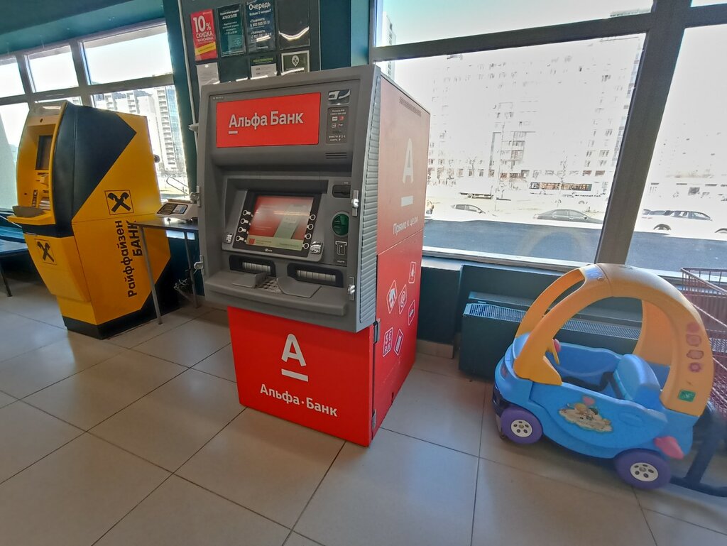 ATM'ler Alfa-Bank, Saint‑Petersburg, foto