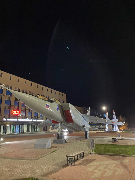 Teknoloji anıtı Истребитель-перехватчик МиГ-25РУ, Arzamas, foto