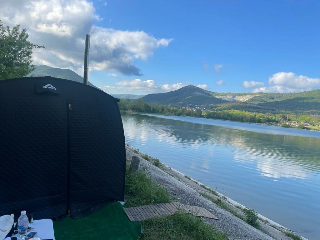 Kamp alanları Глэмпинг у озера Грек, Krasnodarski krayı, foto