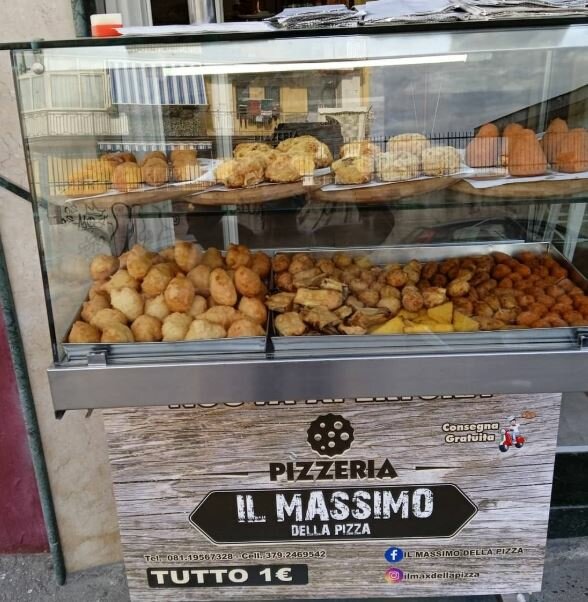 Pizzacılar Pizzeria Il Massimo della Pizza di Massimiliano Torre, Napoli, foto