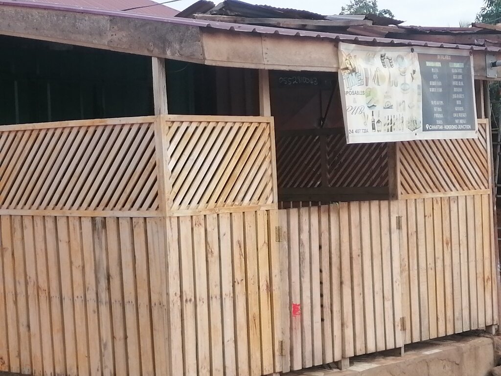 Bar Party Time Disposal and Pub, Akra, foto