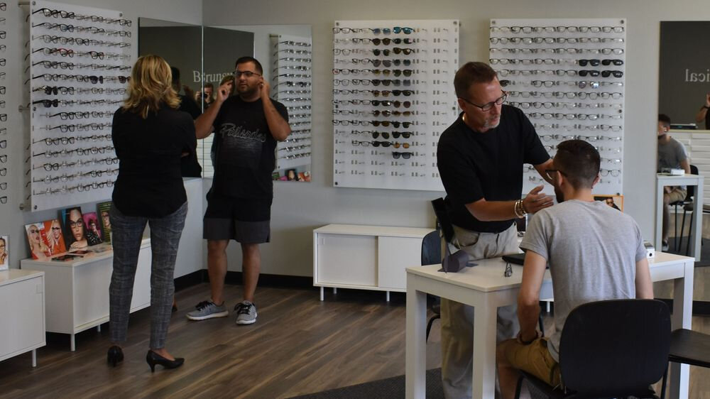 Optik Brunswick Optical, Ohio Eyaleti, foto