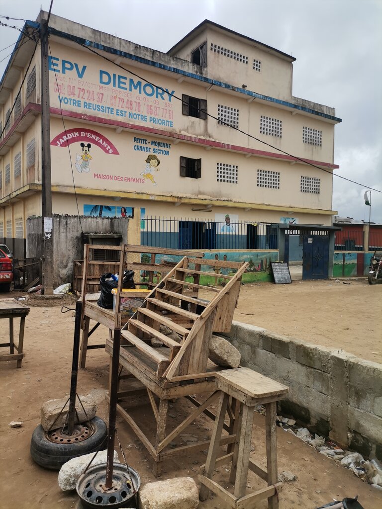 Özel okul Diemory Mixed Private Primary School, Abican, foto