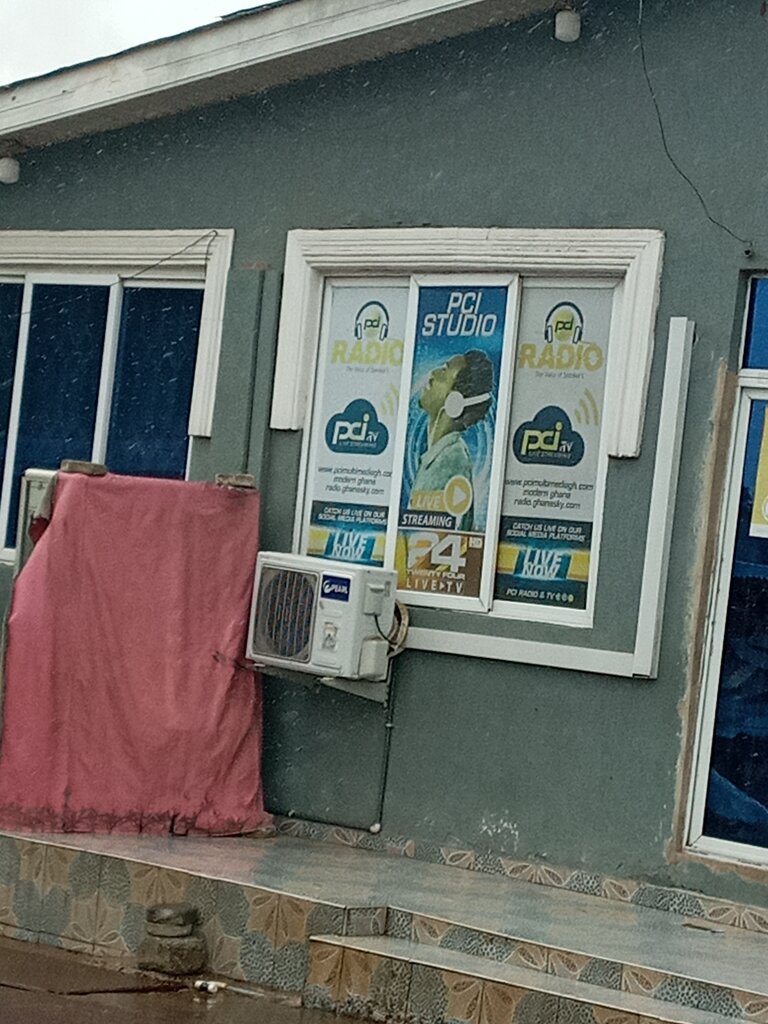 Radyolar Pci radio station, Akra, foto