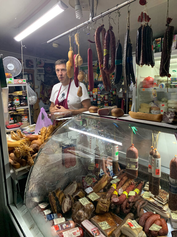Kasap, şarküteri Prodovolstvenny magazin Katyusha, Soçi, foto