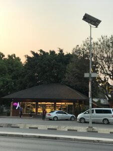 Le Petit Paris Café (Lusaka, Chongwe, Great East Road, 3832), restoran  Lusaka'dan