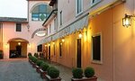 Hotel La Torre (Piazza Mazzini 33,Angolo via Torcolo,Cologna Veneta,), otel  İtalya'dan