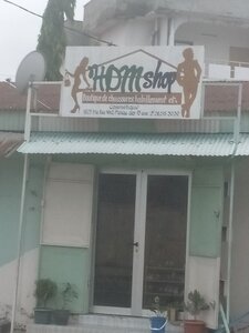 Boutique d'habillement et vente de chauss hom shopures (Brazzaville, Commune de Moungali, Rue Nko), kafe  Brazzaville'den