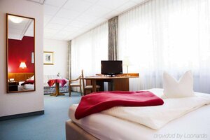 Hotel am Düsseldorf Platz (Düsseldorfer Platz No:1, Ratingen), otel  Ratingen'den