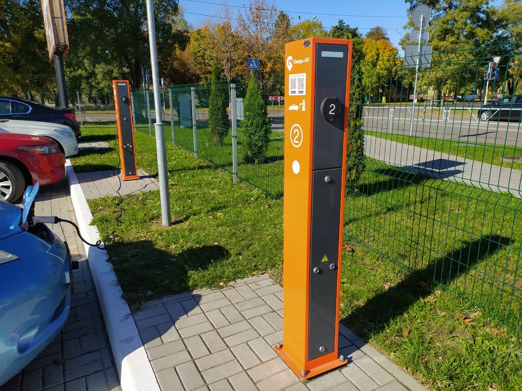 Elektrikli oto şarj istasyonları Станция зарядки электромобилей, Gomel, foto