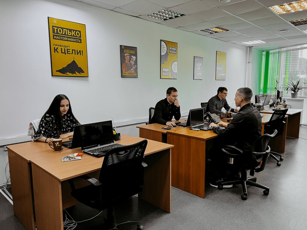 Boya ve cila malzemeleri üretim ve satış yerleri Molekum, Verhniaya Pyşma, foto