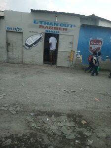 Ethan Cut's Barber Shop (Lusaka, John Laing), berberler  Lusaka'dan