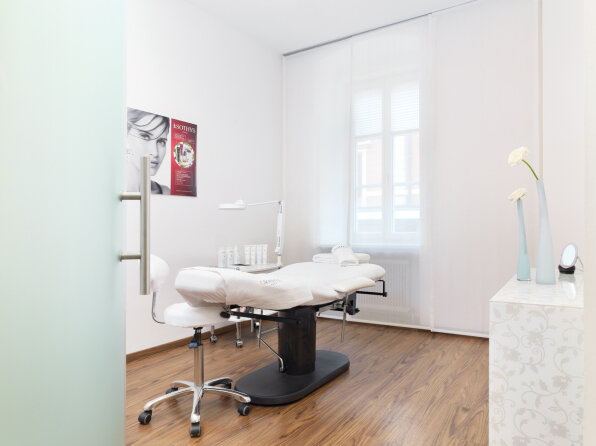 Kozmetik ve parfümeri mağazaları Cosmetic Waltraud, Innsbruck, foto
