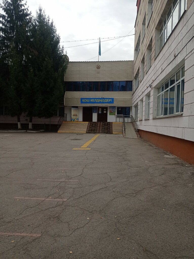Yatılı okul Spetsializirovanny kompleks Zhanuya, Almatı, foto