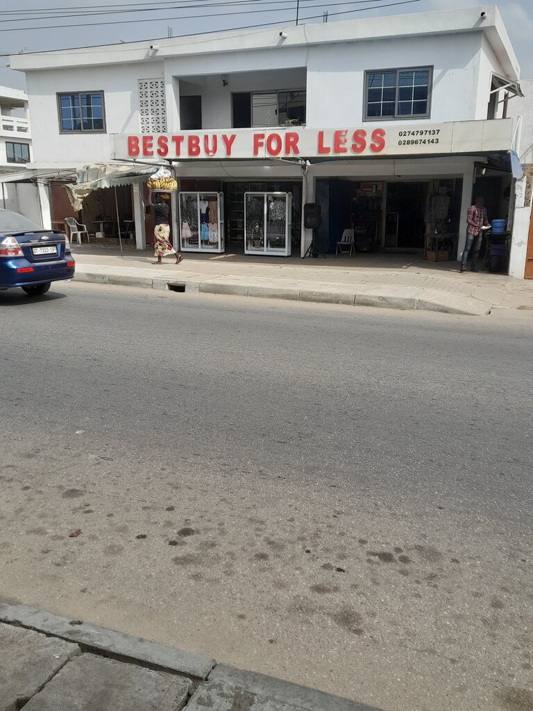 Giyim mağazası Best buy for less, Akra, foto