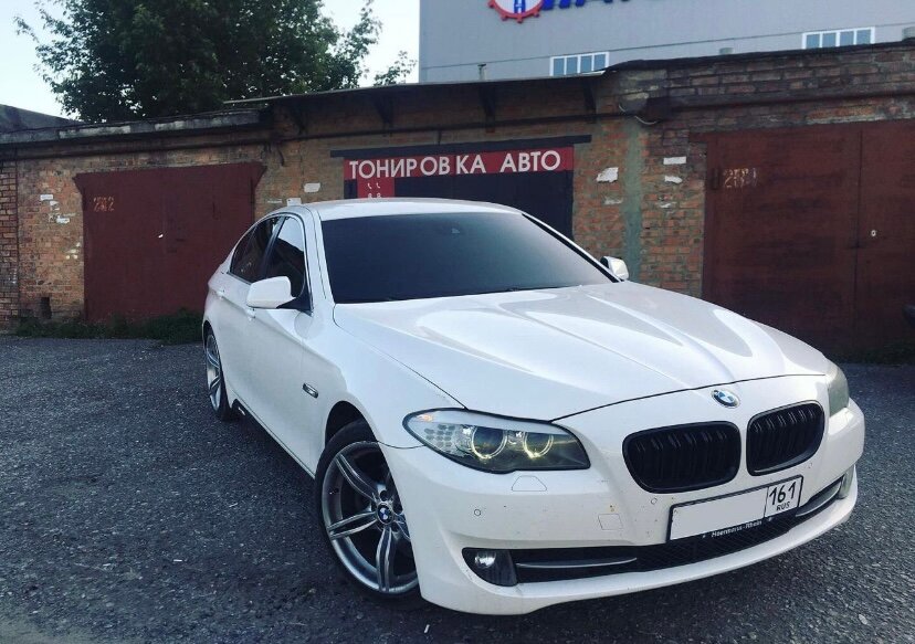 Araç camlarının renklendirilmesi Plenka_761, Taganrog, foto