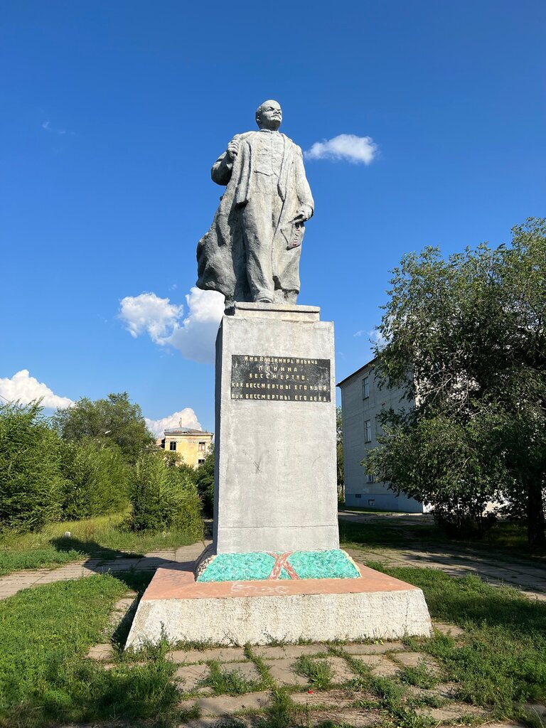 Anıt, heykel В.И. Ленин, Engels, foto