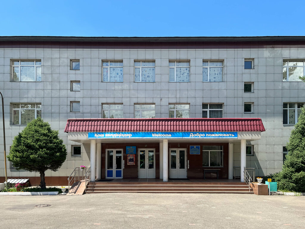 Ortaokul Private humanitarian gymnasium, Yesik, foto