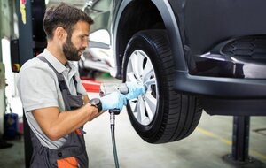 AutoStudio (ulitsa Aleksandra Matrosova No:28Б), otomobil servisi  Vladimir'den