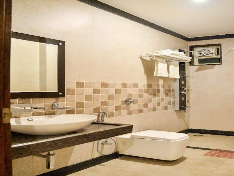 Otel Zo Rooms Varanasi Cantt, Varanasi, foto