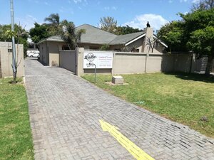 Cherry Place GuestHouse (Eastern Cape Province, Nelson Mandela Bay, Chief Dawid Stuurman International Airport), otel  Port Elizabeth'ten