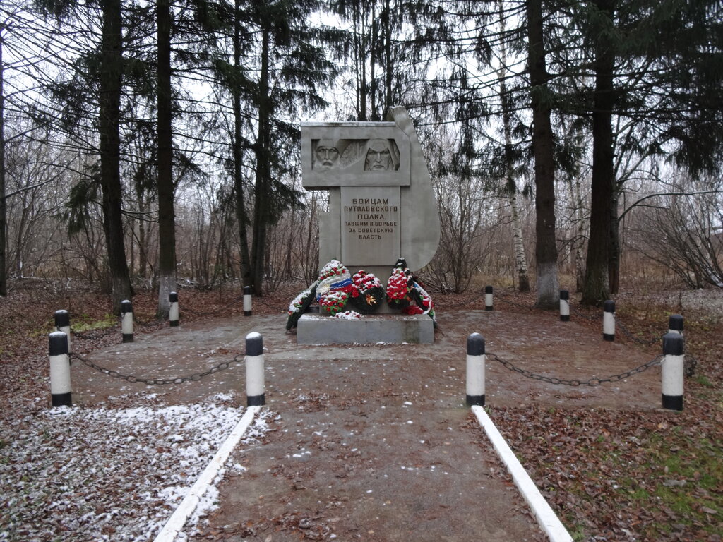 Anıt, heykel Бойцам Путиловского полка, Kirovskaya oblastı, foto
