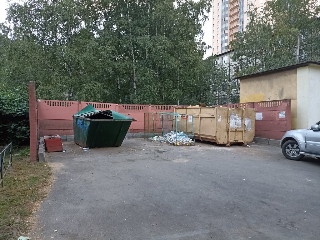 Çöp alanları Trash and garbage disposal area, Saint‑Petersburg, foto