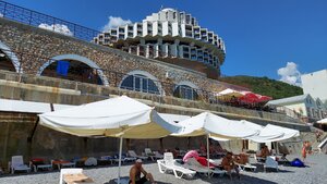 Золотой пляж (Алупкинское шоссе No:8Д, посёлок городского типа Курпаты, Россия), kafe