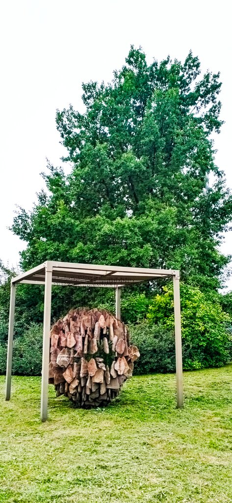 Dekorasyon ve süsleme, onur panosu Шар из подвешенных камней, Zelenograd, foto