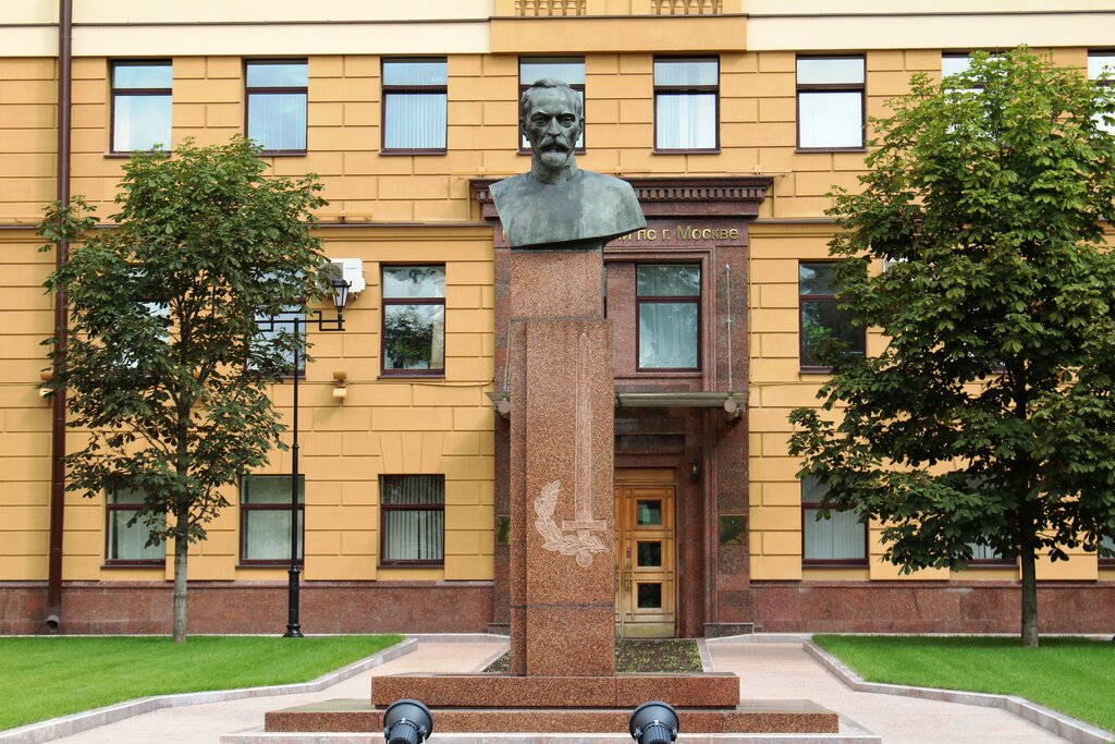 Anıt, heykel Bust of F. Dzerzhinsky, Moskova, foto