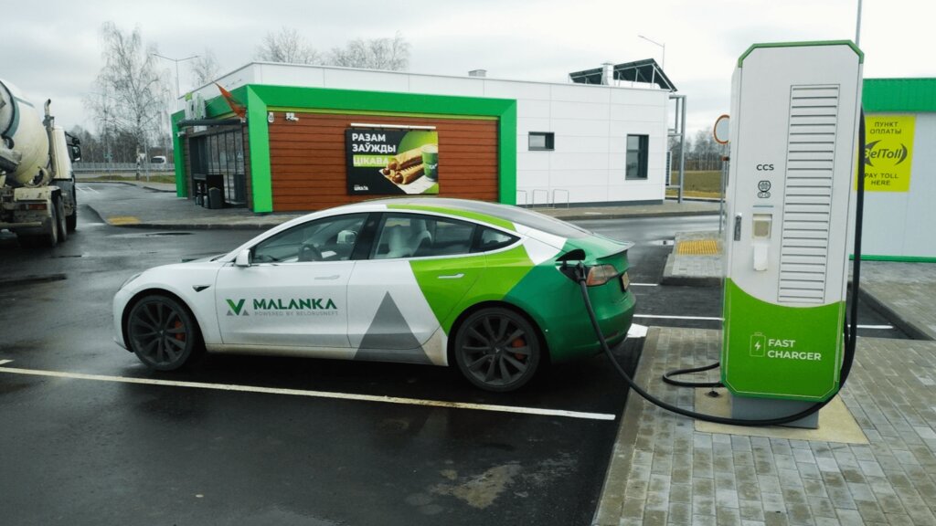 Elektrikli oto şarj istasyonları Electric vehicle charging station Malanka, Brestskaya oblastı, foto