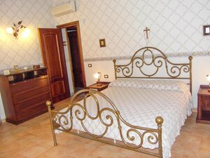 Holiday Home VIA F. Russ (Campania, Province of Naples, Afragola, Via Russo F., 37), otel  Sicilya'dan