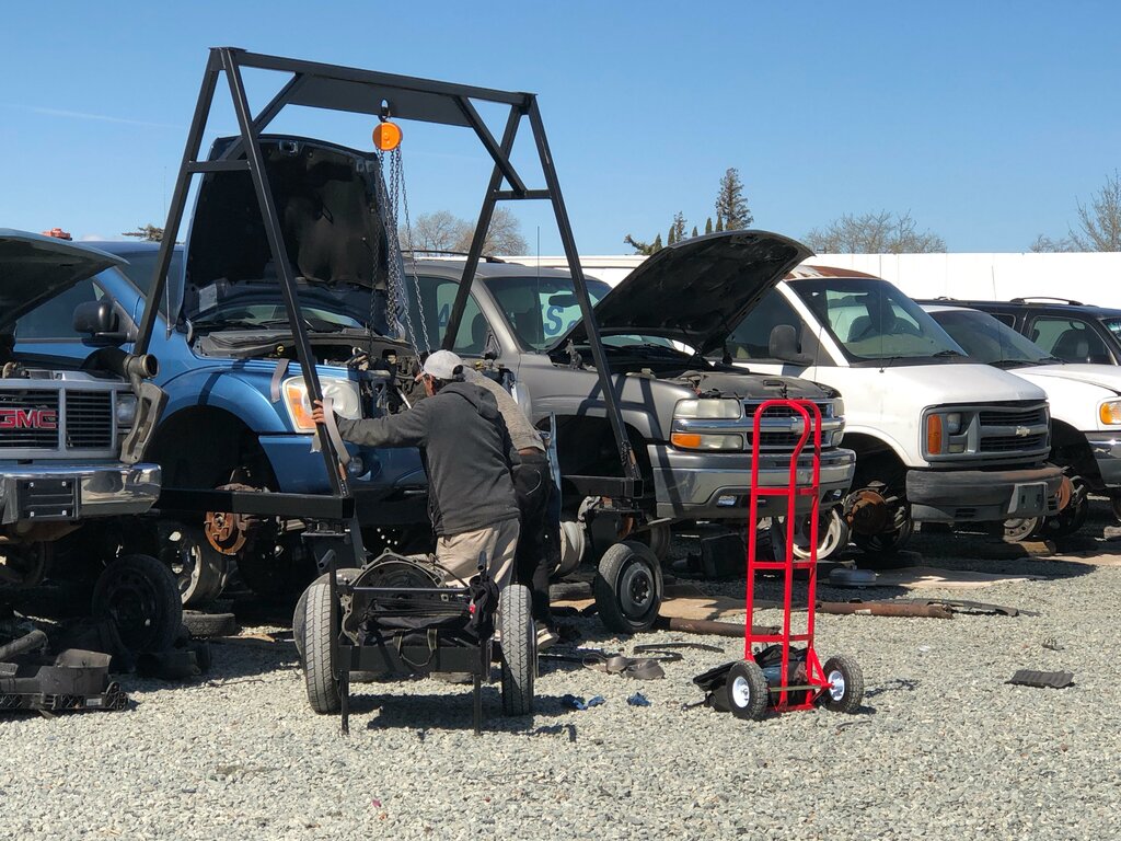 Oto aksesuarları IPull-uPull Auto Parts - Sacramento, Kaliforniya Eyaleti, foto